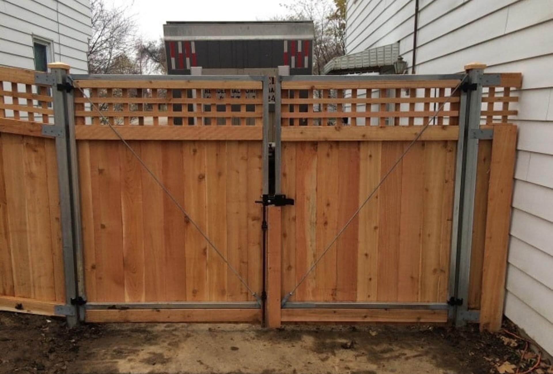 Lattice Topped Fence with Walk Gate - Chuck's Fence